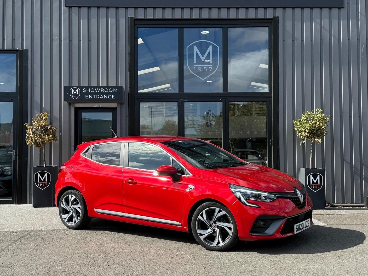 Used RENAULT CLIO 2020 Red for sale - £13499 in St. Helens, Merseyside ...